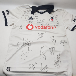 2018-2019 SEZONU 19 FUTBOLCU İMZALI BEŞİKTAŞ FORMASI - Bayrak Müzayede