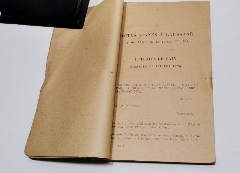 1923 LOZAN BARIŞ ANLAŞMASI KİTABI - Bayrak Müzayede 1923 LOZAN BARIŞ ANLAŞMASI KİTABI - Bayrak Müzayede